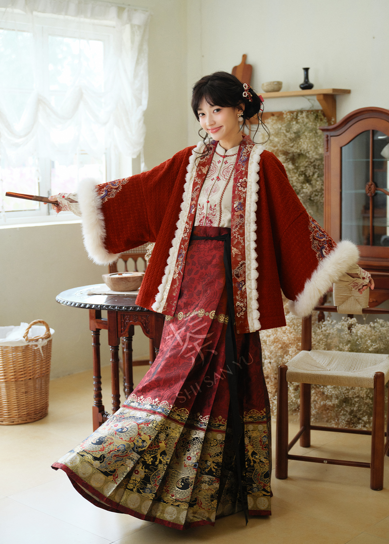 Dancing Flame | 3-Piece 2026 New Year Hanfu (驰焰) – NewMoonDance