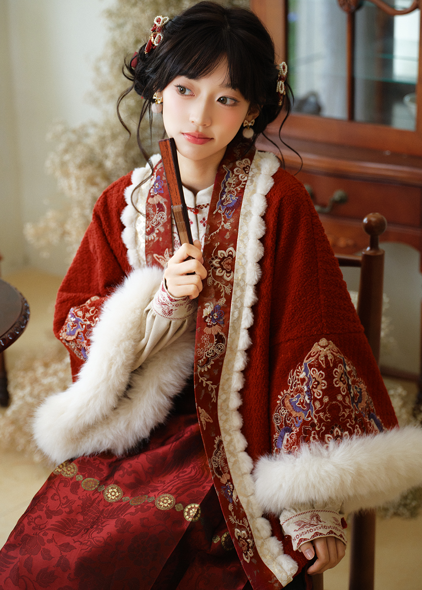 Dancing Flame | 3-Piece 2026 New Year Hanfu (驰焰) – NewMoonDance