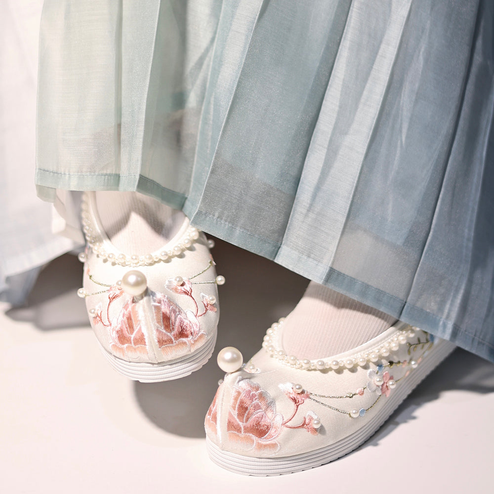Su Yang | Embroidered Shoes (素央） – NewMoonDance