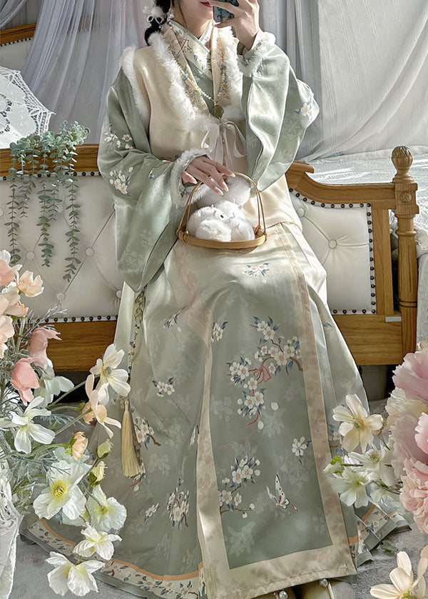 Snow Plum | 3-Piece Plus Winter Hanfu (梅花) – NewMoonDance