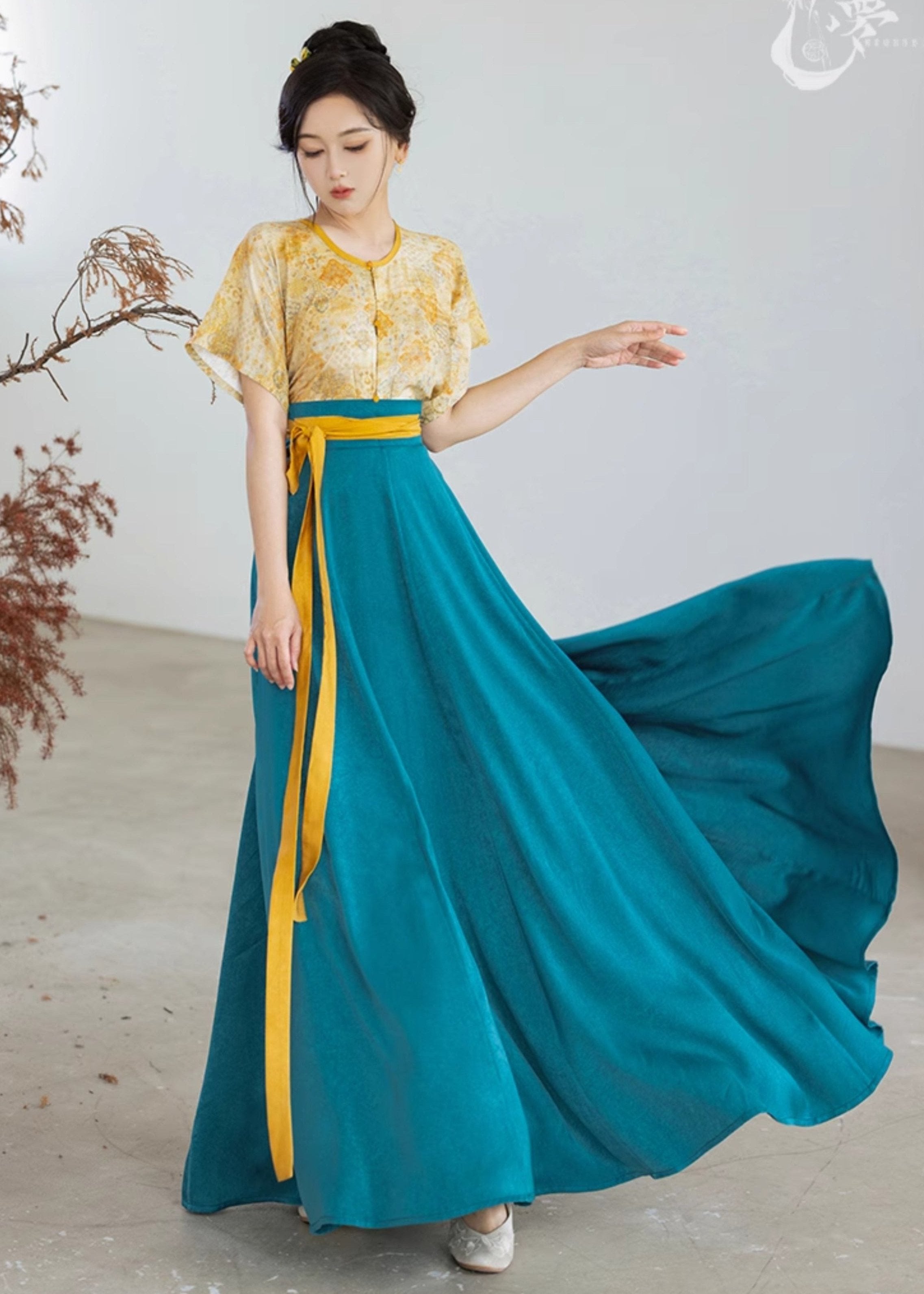 Mulberry Picker | Modern 2-Pieces Set (采桑子) – NewMoonDance