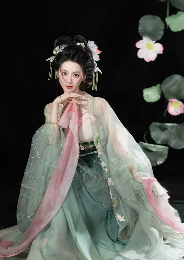 Azure Fairy | 5-Pieces Embroidered Hanfu Gown (碧波仙) – NewMoonDance