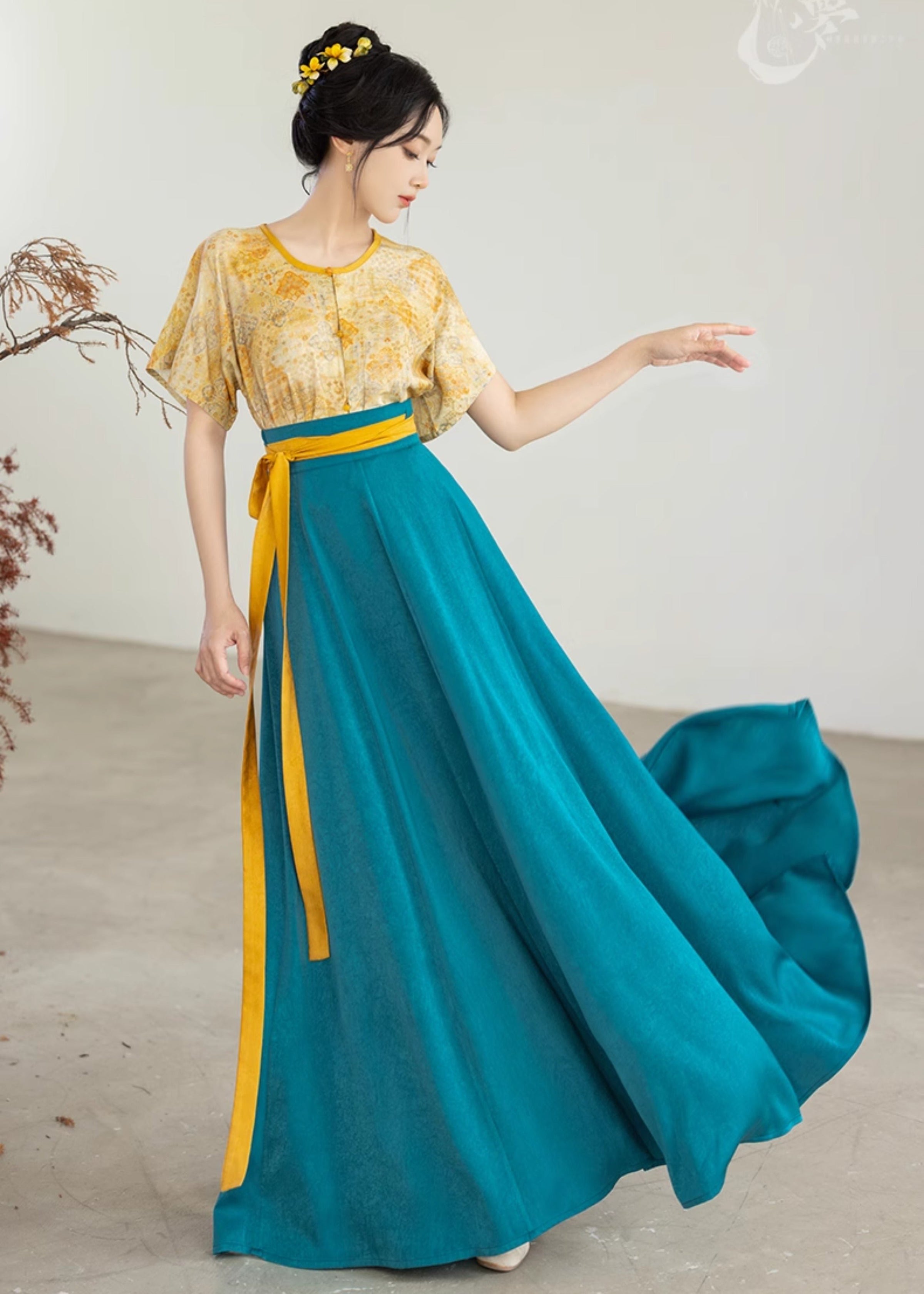 Mulberry Picker | Modern 2-Pieces Set (采桑子) – NewMoonDance