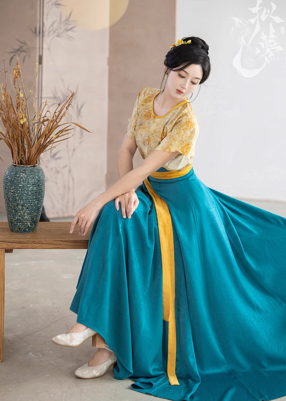 Mulberry Picker | Modern 2-Pieces Set (采桑子) – NewMoonDance